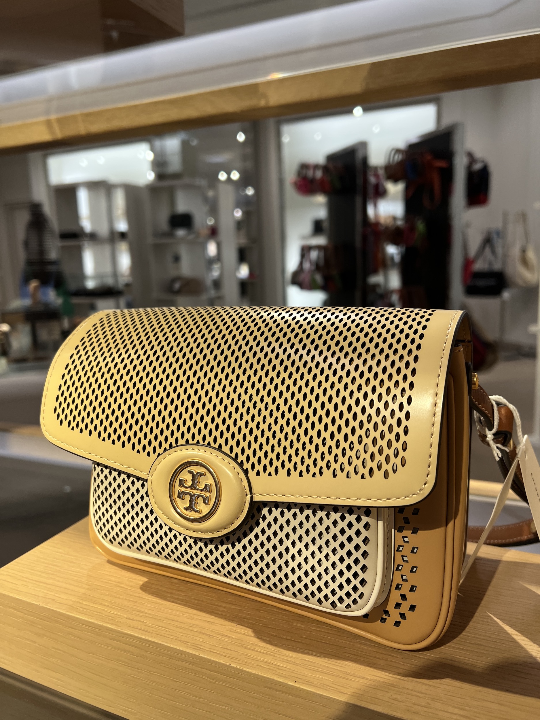 The Perfect Accessory - Fall Purses! - Seasons Embraced